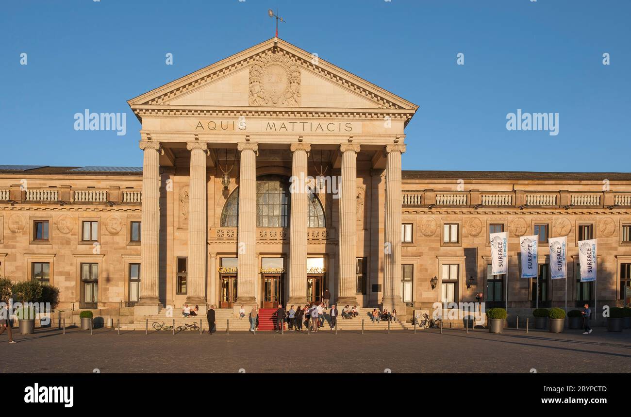Le Kurhaus de Wiesbaden, la capitale de la Hesse, est l'un des plus ...