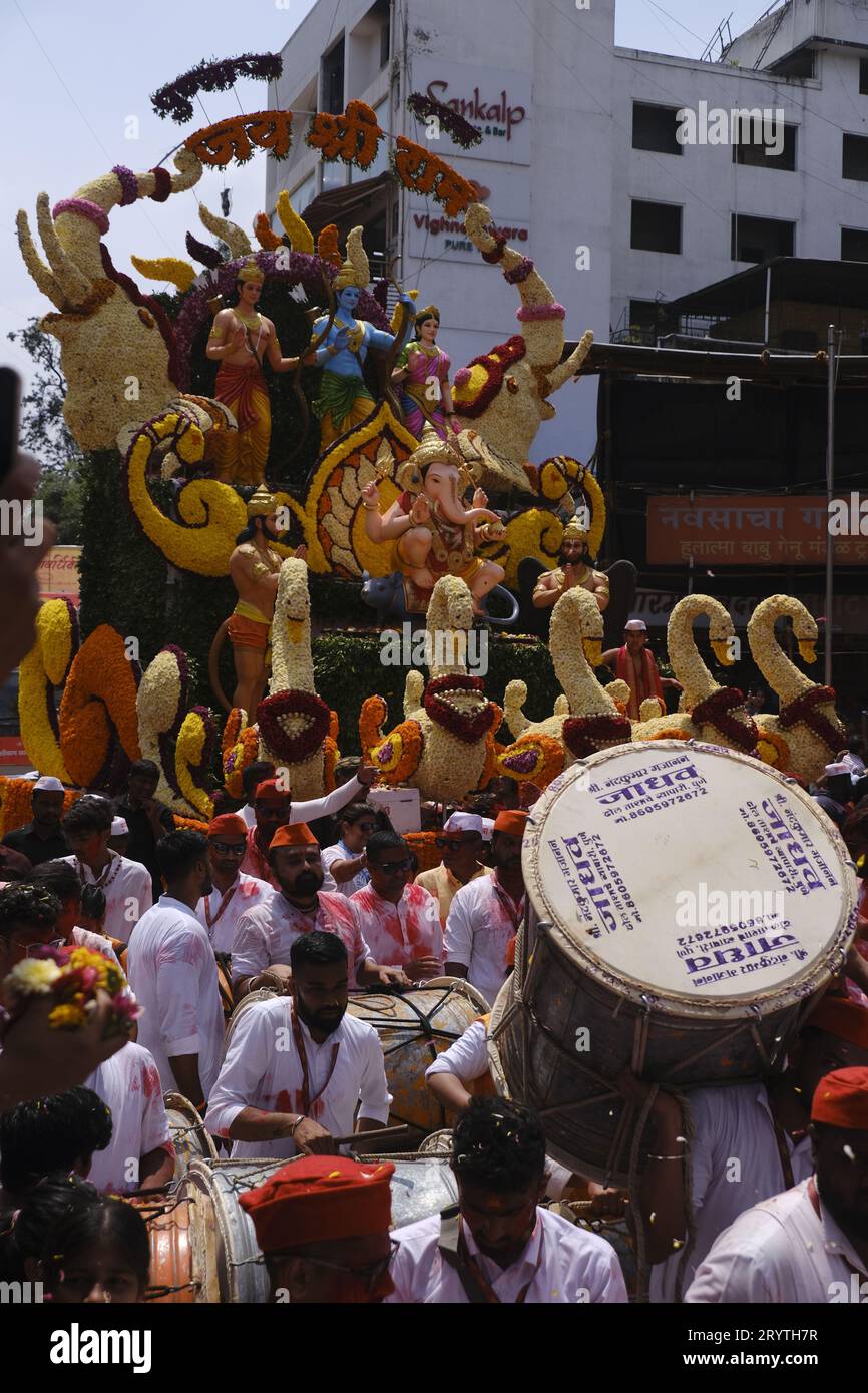 Pune dhol tasha Banque de photographies et d’images à haute résolution ...