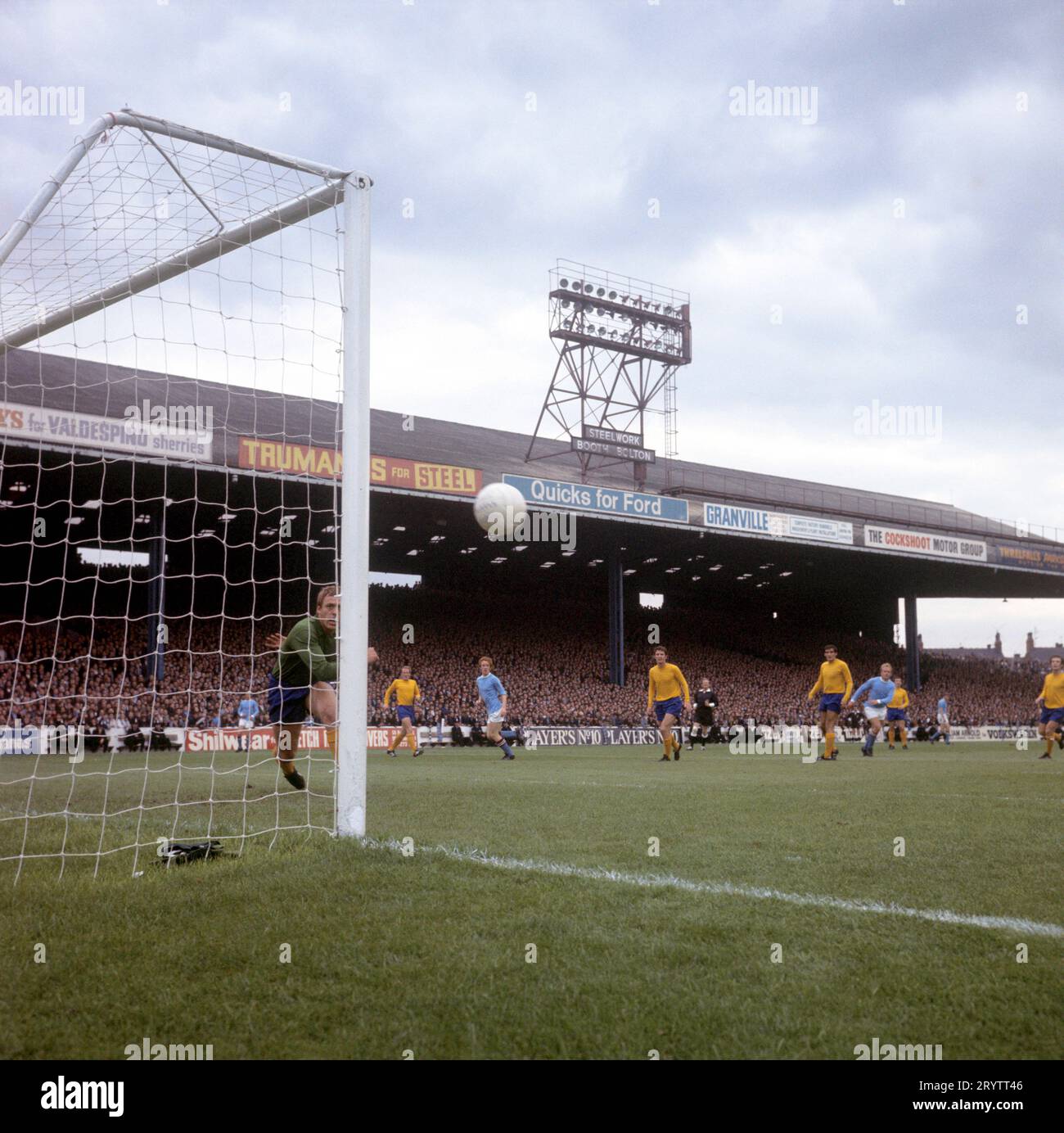 Photo du dossier datée du 23-08-1969 de Francis Lee de Manchester City ...