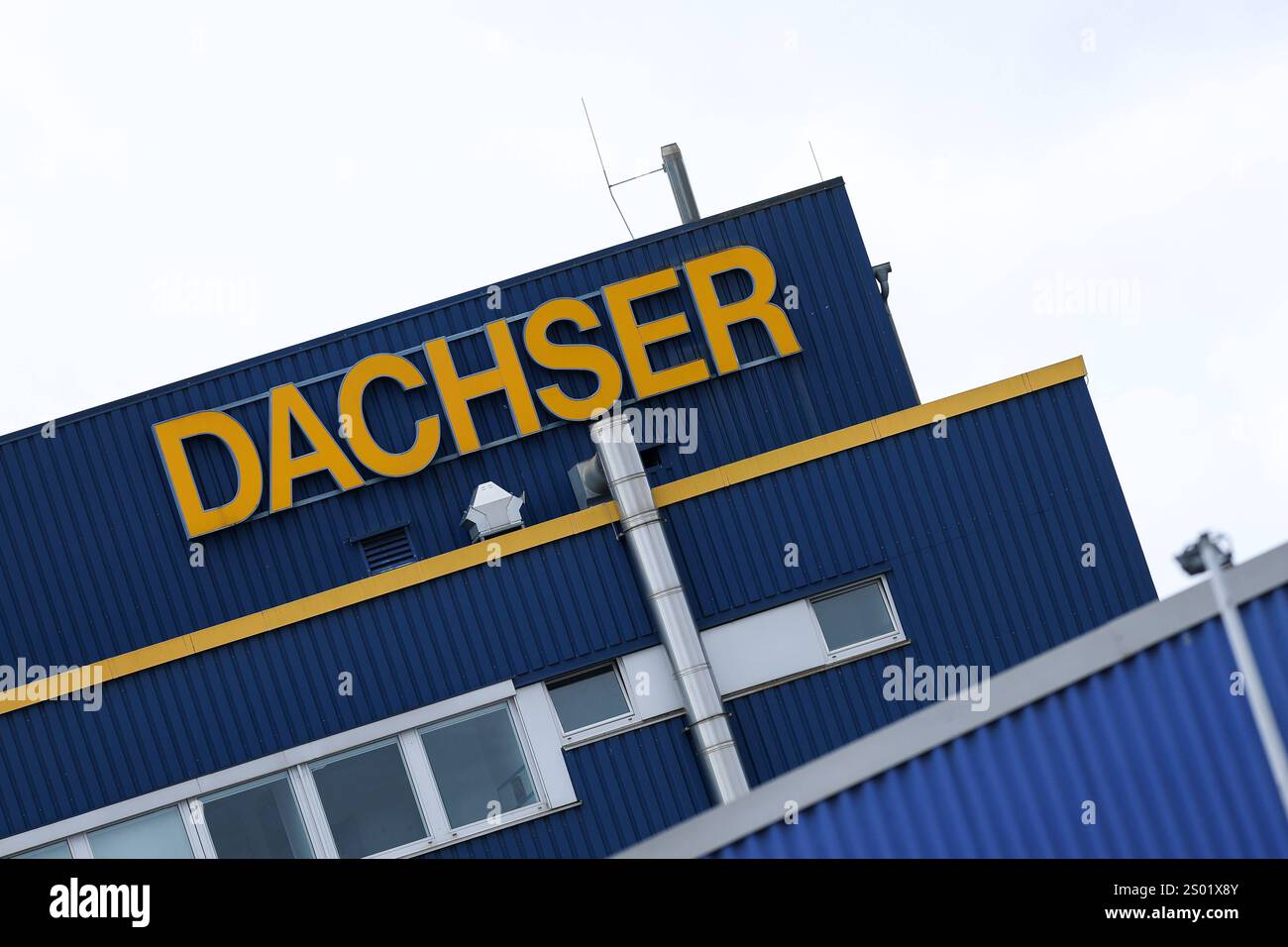 Schriftzug / logo des Unternehmens DACHSER AM 23.12.2024 dans München ...