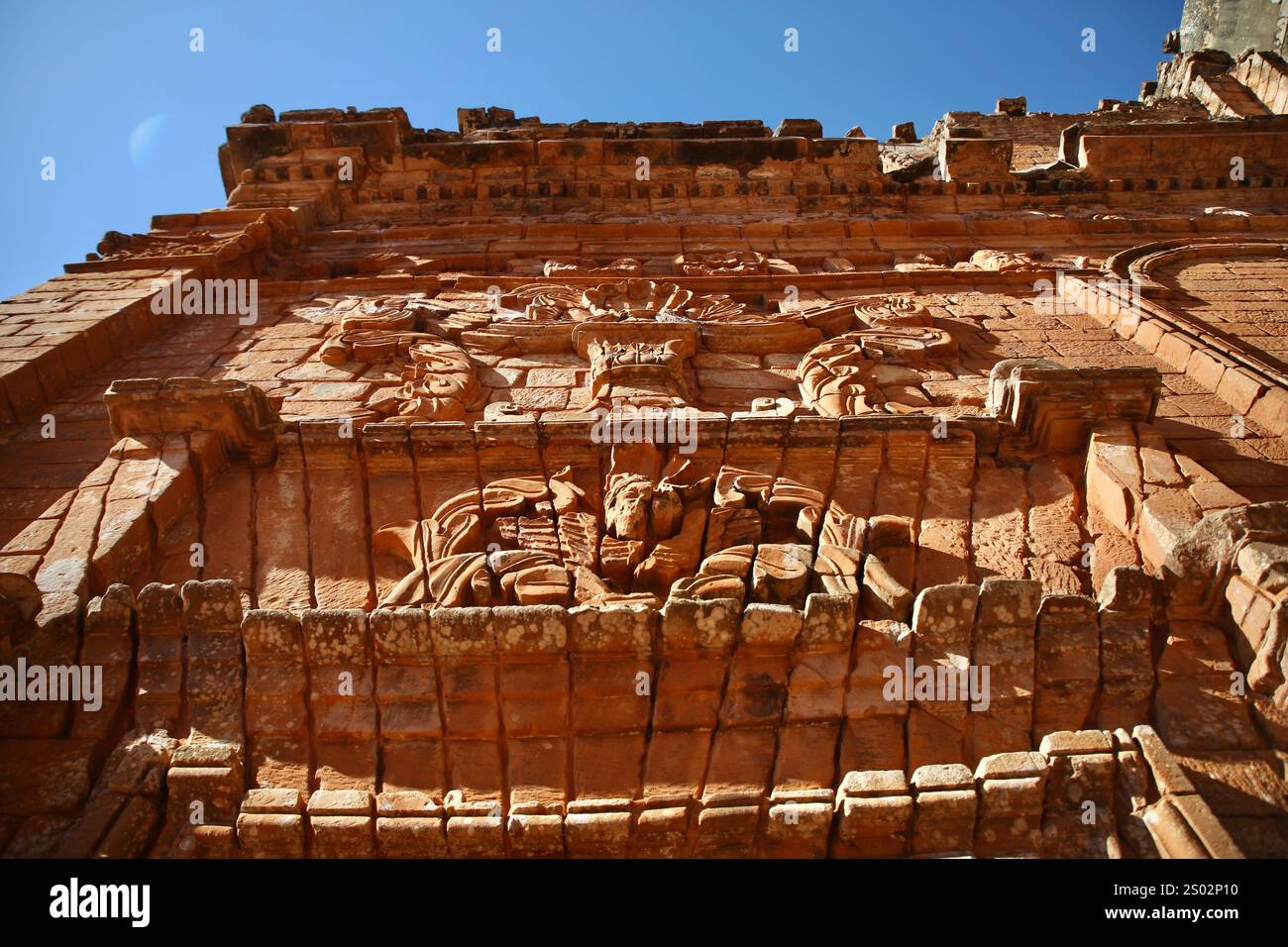Un bas-relief est vu dans les ruines de la Santisima Trinidad del ...