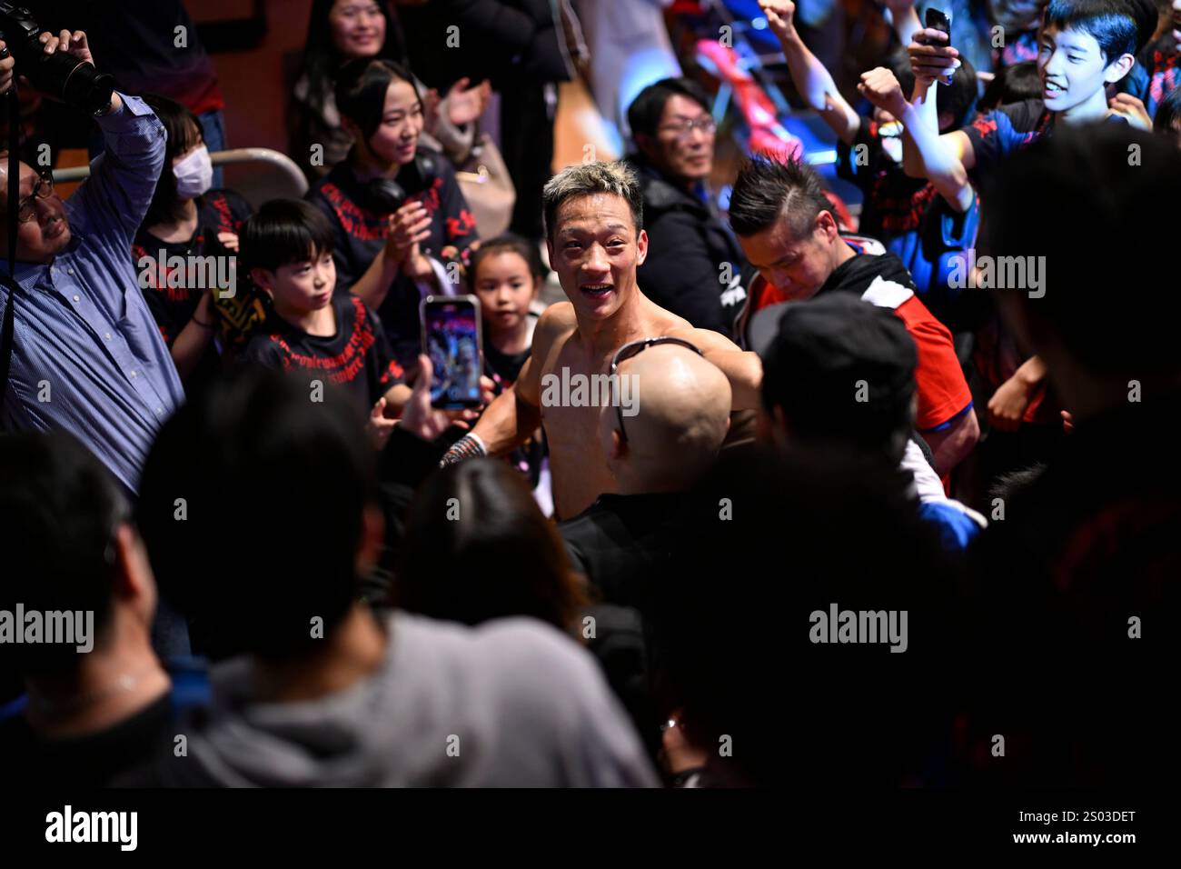 Tokyo, Japon. 12 décembre 2024. Le champion Kazuki Nakajima remporte le combat de boxe OPBF ...