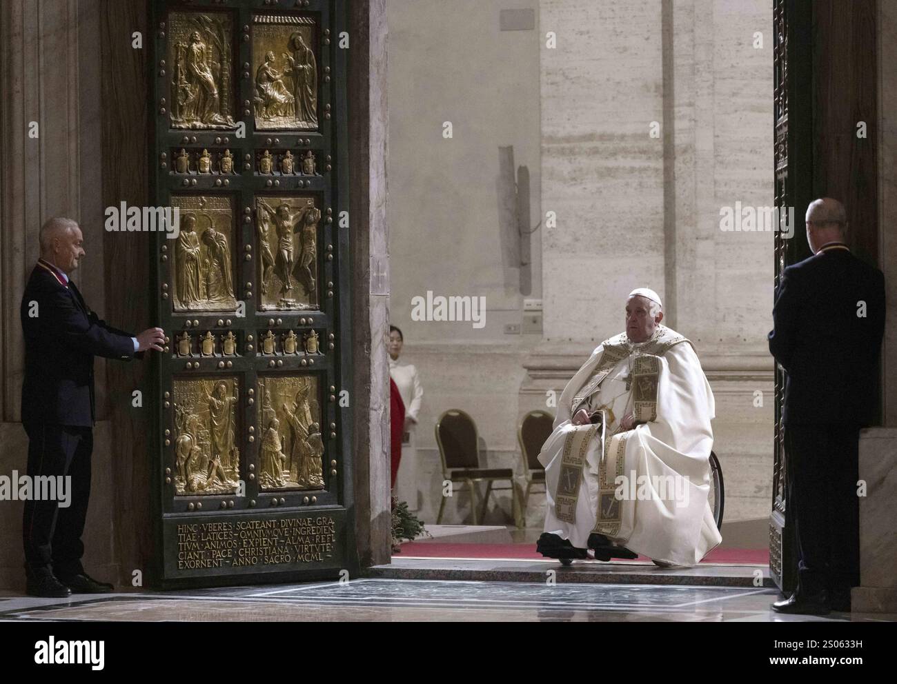 Le Pape François a inauguré le Jubilé 2025 en ouvrant la porte Sainte ...