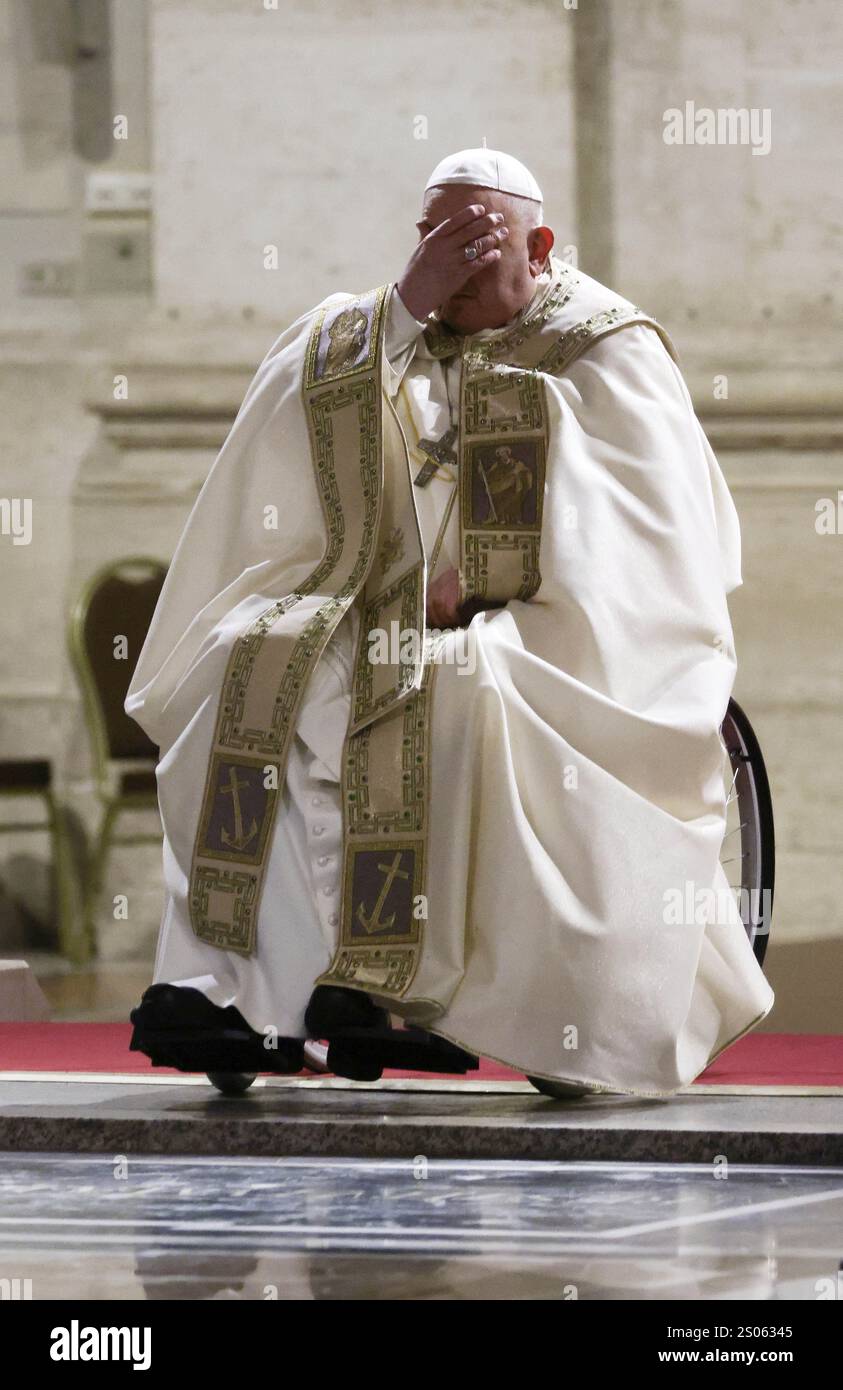 Le Pape François a inauguré le Jubilé 2025 en ouvrant la porte Sainte ...