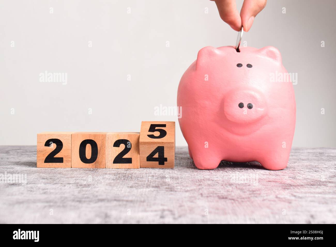 Bonne année 2025. Changement de bloc cube en bois de 2024 à 2025 avec ...