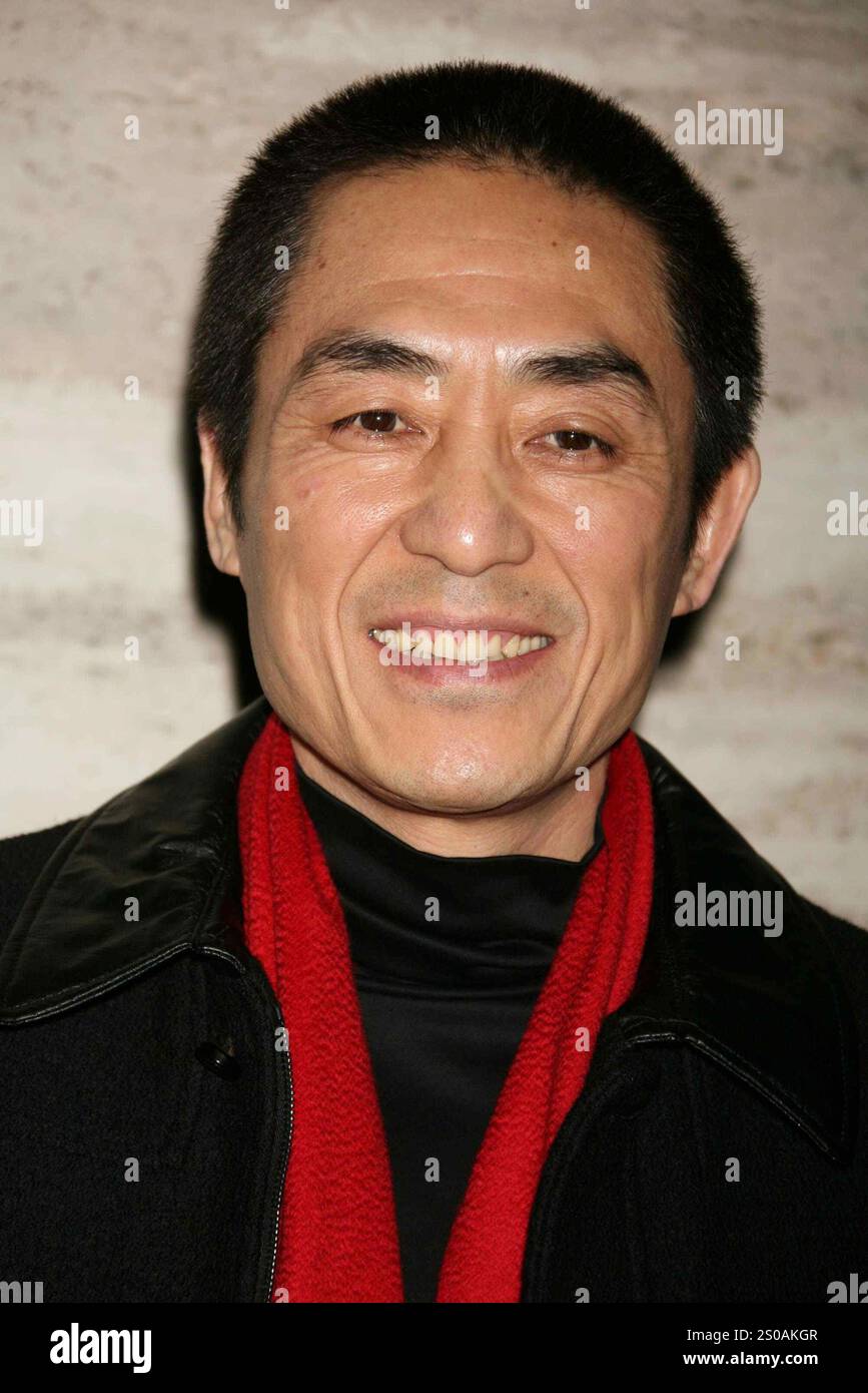 Le réalisateur Zhang Yimou assiste à la première de 'Curse of the ...