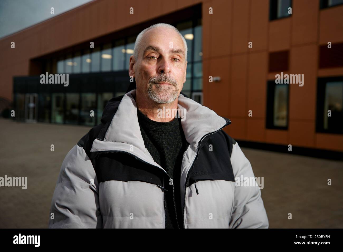 Ancien prisonnier loyaliste Lewis Lyttle et républicain Patrick ???Muck ...