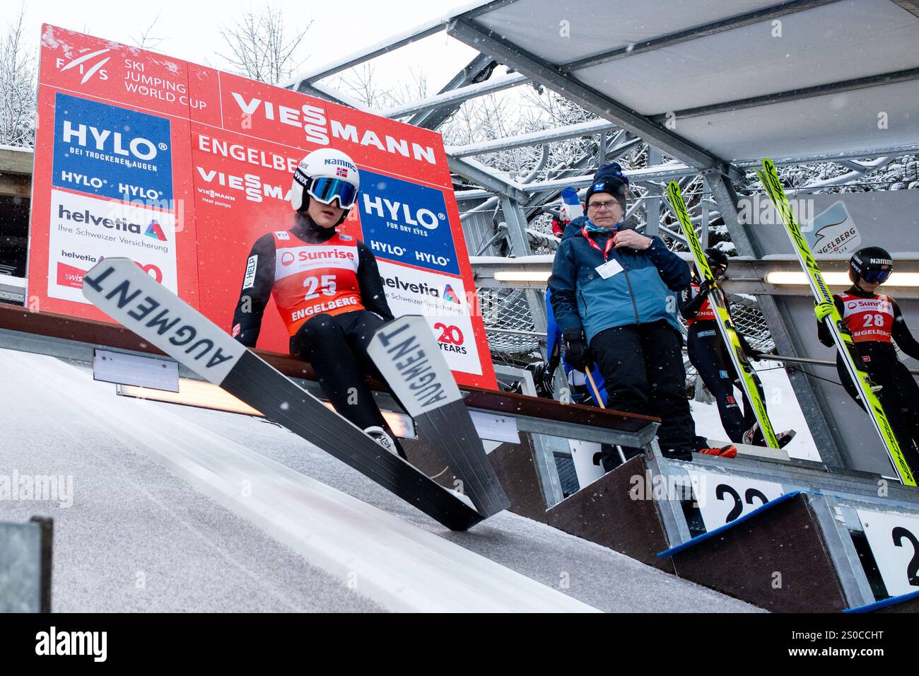 TRAASERUD Heidi Dyhre (Norwegian) vor dem sprung auf dem Balken, sui ...