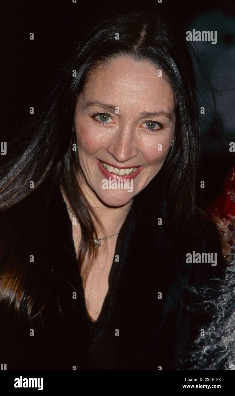Olivia Hussey assiste à la réception de mariage de Liza Minnelli et ...