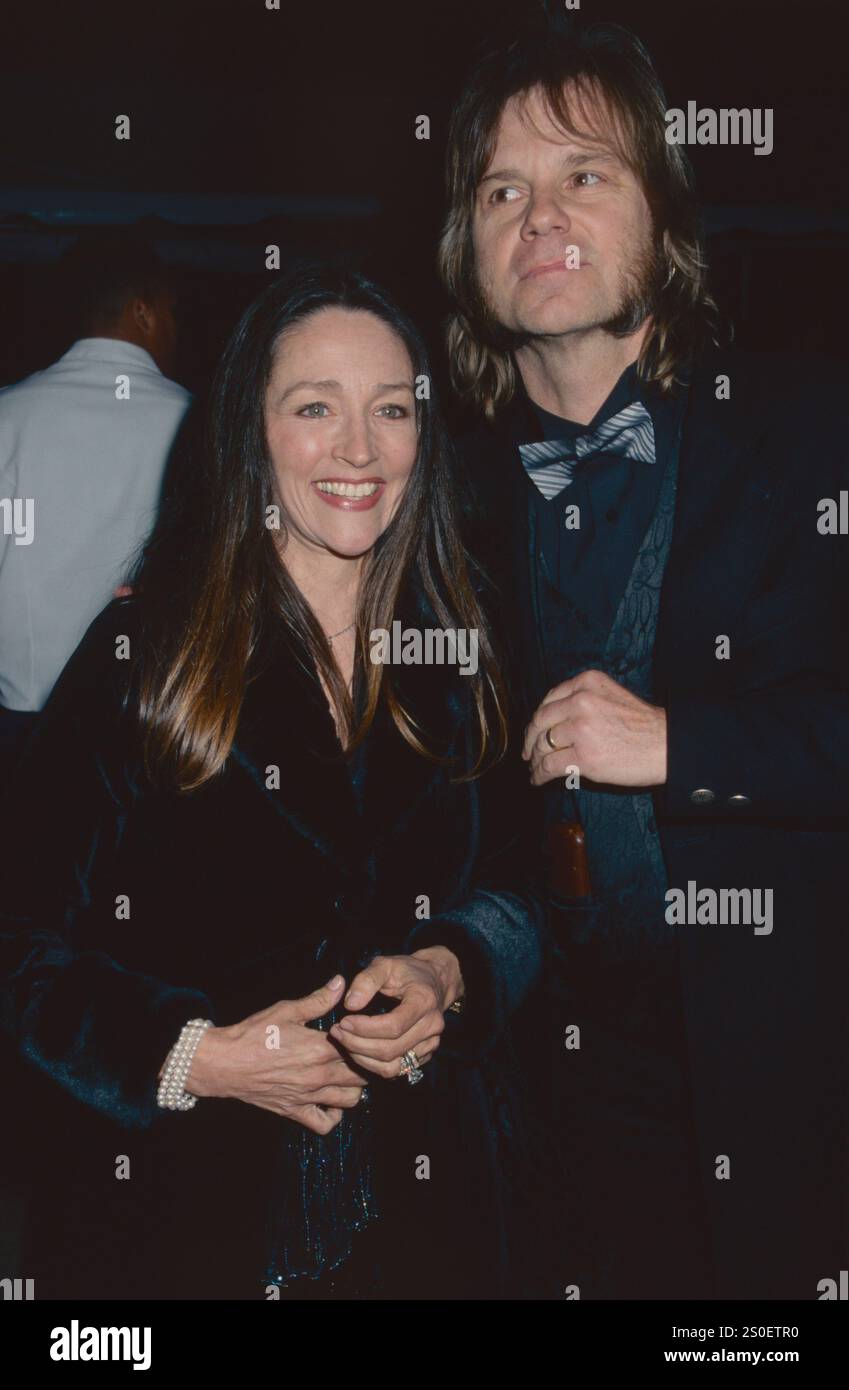 Olivia Hussey et son mari David Glen Eisley assistent à la réception de mariage de Liza Minnelli ...