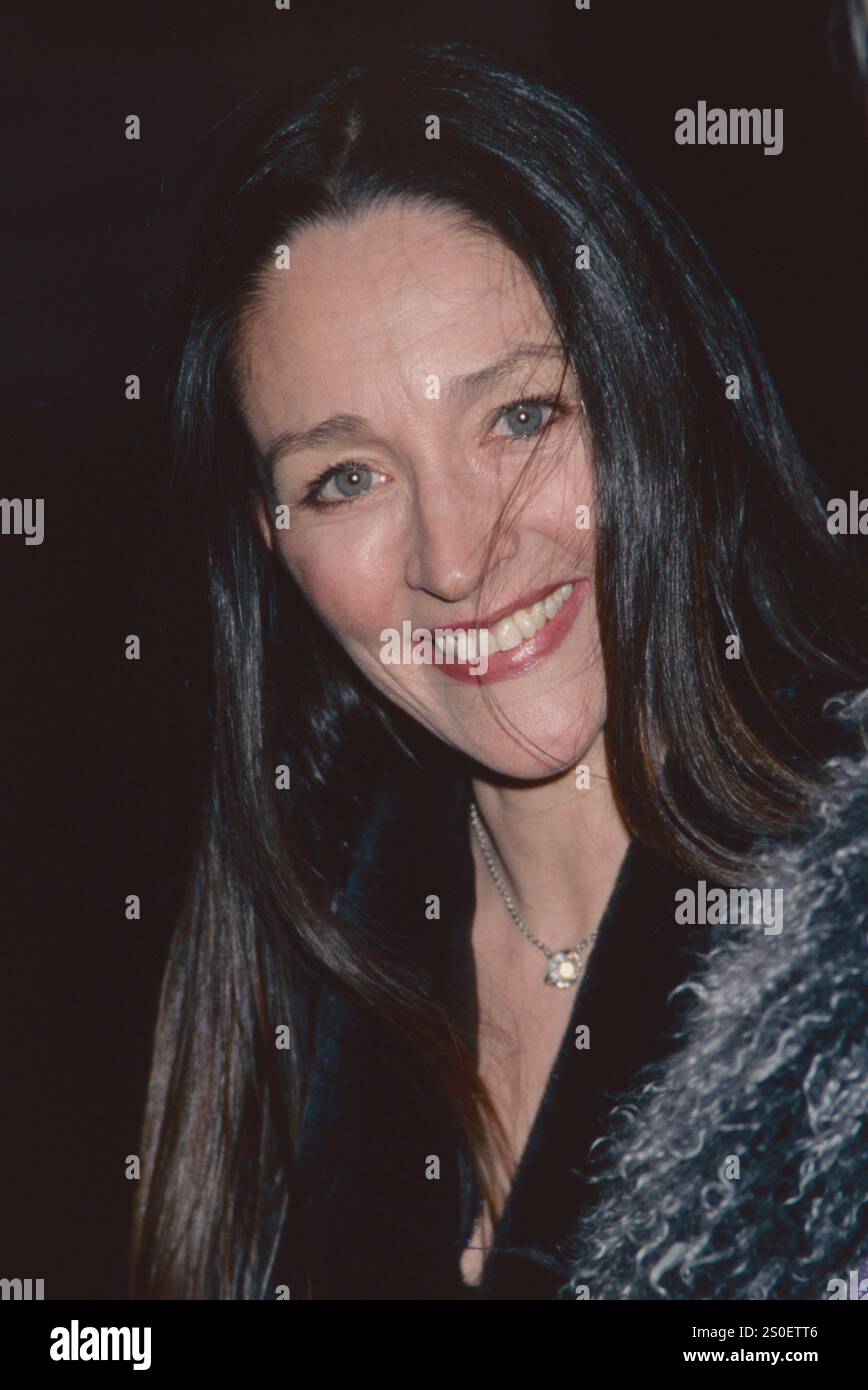 Olivia Hussey assiste à la réception de mariage de Liza Minnelli et ...