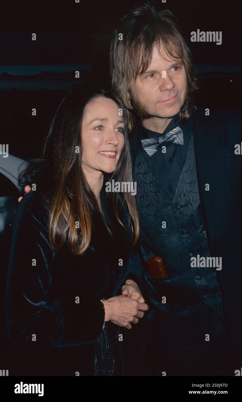 Olivia Hussey et son mari David Glen Eisley assistent à la réception de mariage de Liza Minnelli ...