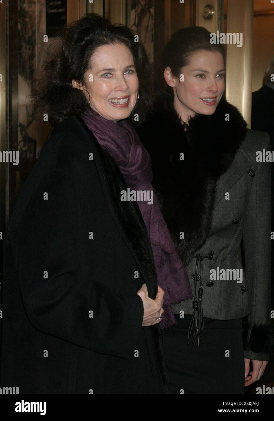 Dayle Haddon et sa fille Ryan Haddon assistent à la soirée d'ouverture ...