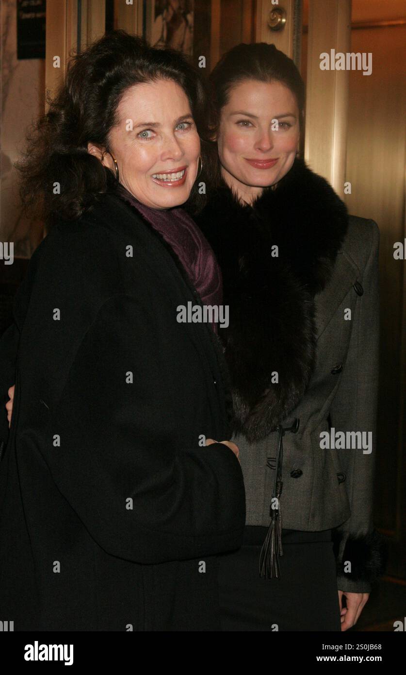 Dayle Haddon et sa fille Ryan Haddon assistent à la soirée d'ouverture ...