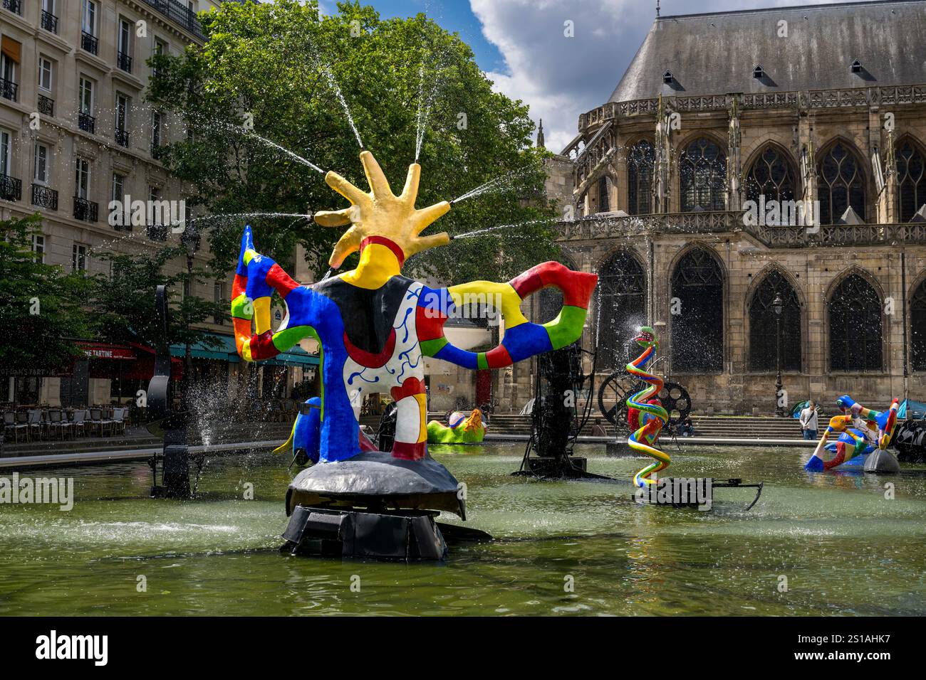 France, Paris, les Halles Beaubourg, la fontaine Stravinsky de Jean ...