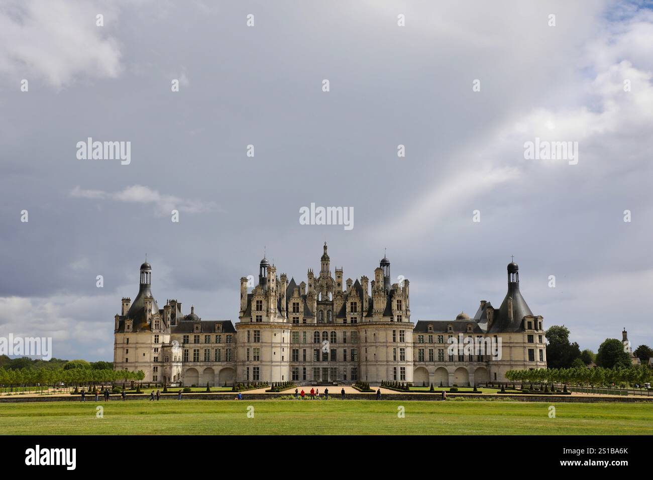 Le Château de Chambord (château de Chambord) est vu par un jour de ...