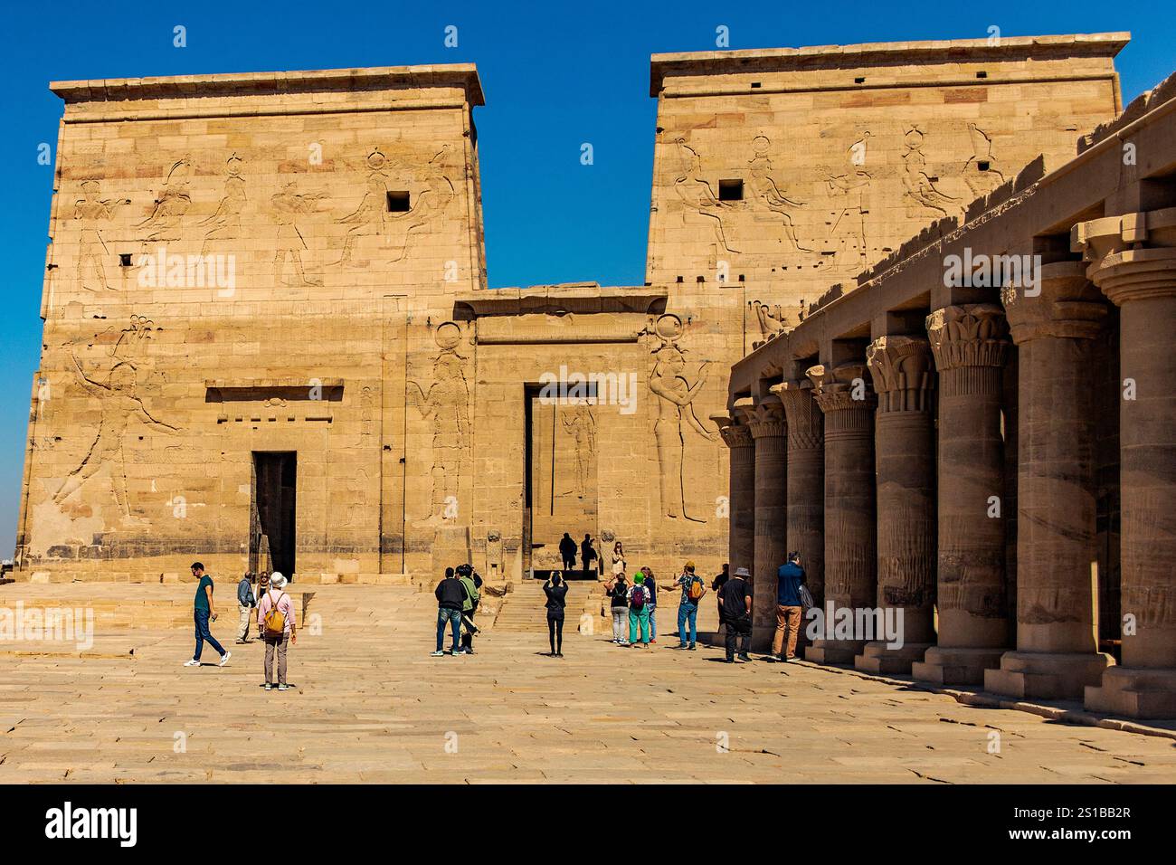 Assouan, Egypte ; 18 janvier 2024 : Découvrez le temple de Philae à Assouan avec le Sanctuaire ...