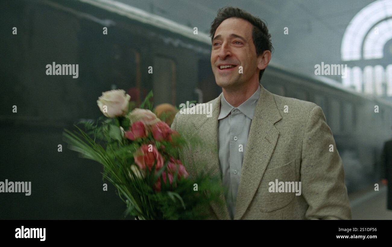 ADRIEN BRODY dans THE BRUTALIST (2024), réalisé par BRADY CORBET. Crédit : Brookstreet Pictures ...