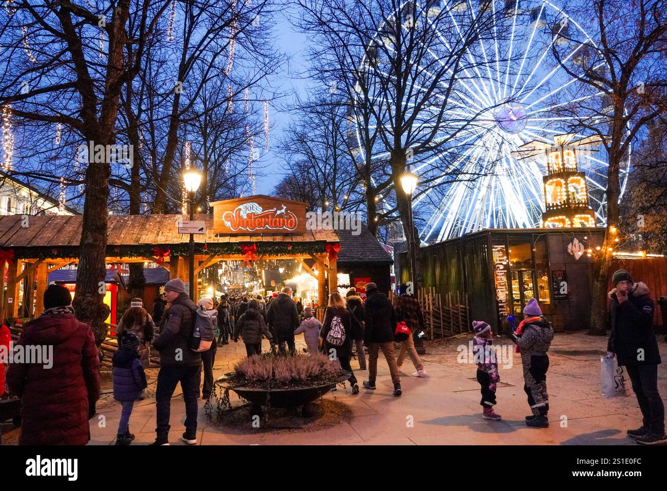 Weihnachtsmarkt Spikersuppa in Oslo in der Karl Johans Gate - 31.12. ...