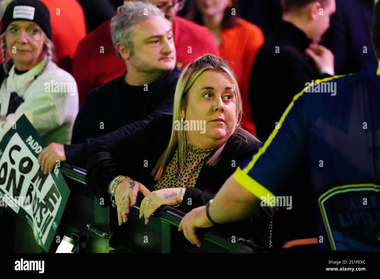 La mère de Luke Littler, Lisa Littler, lors de la finale du Paddy Power ...