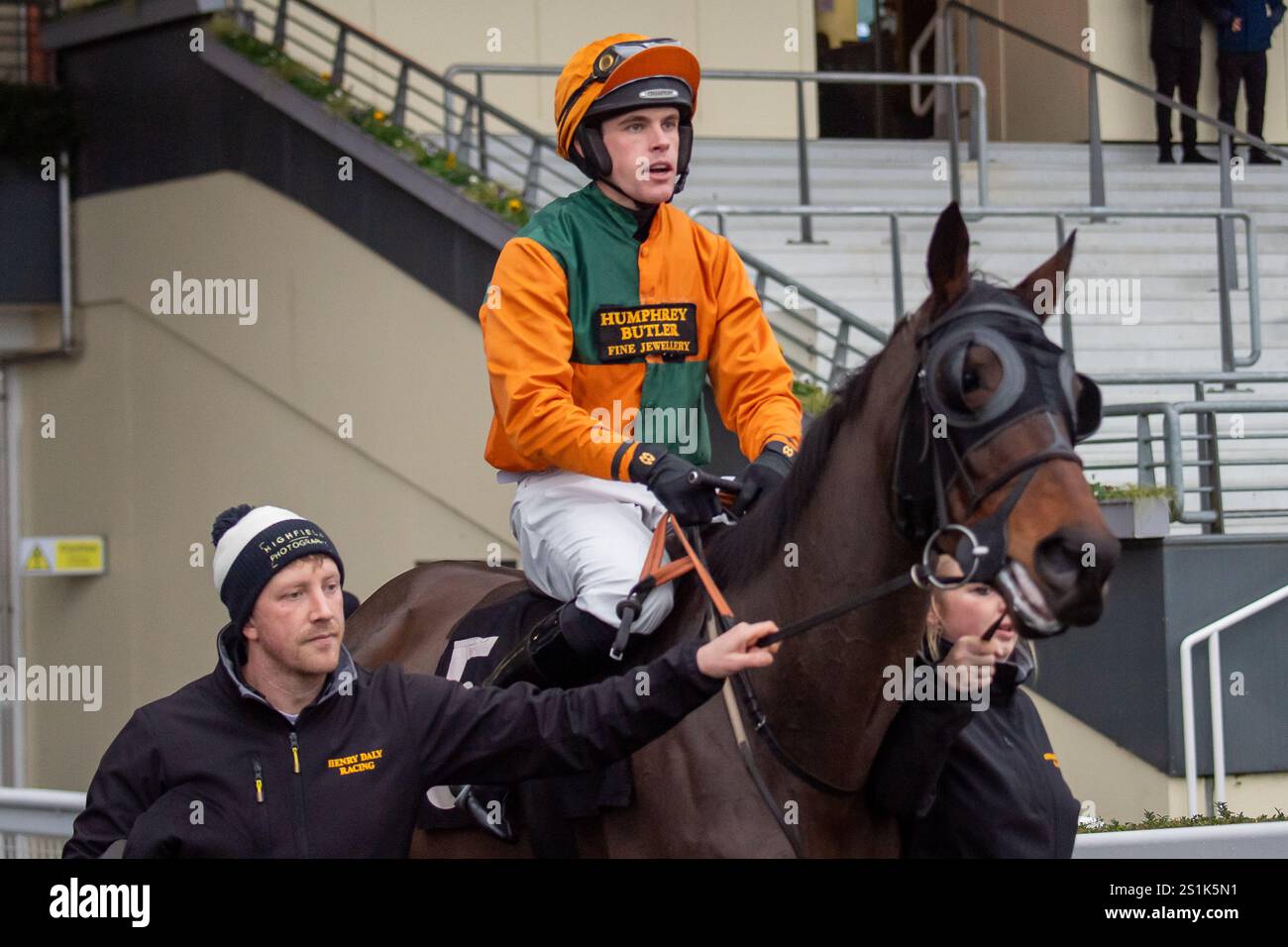 Ascot, Berkshire, Royaume-Uni. 23 novembre 2024. FORTESCUE monté par le ...