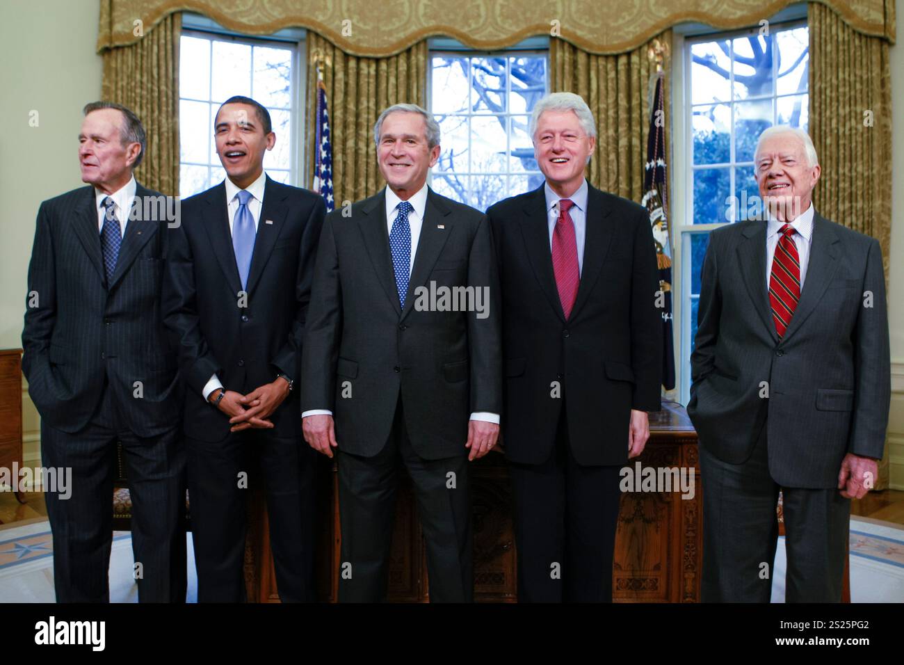 FILE — From left, former President George H.W. Bush, President-elect ...