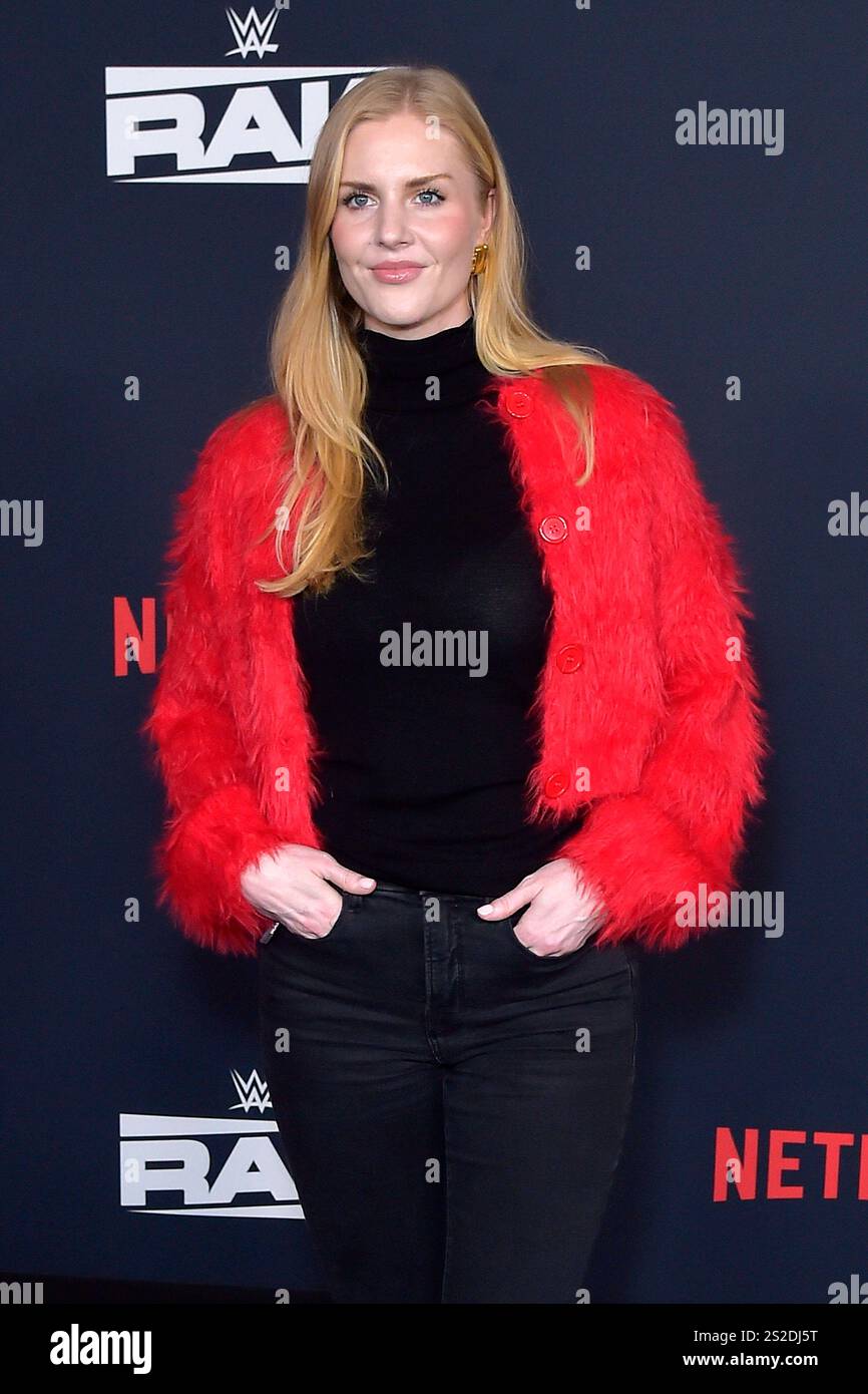 Casey Rieger BEI der Premiere der Wrestling Show WWE Monday Night RAW ...