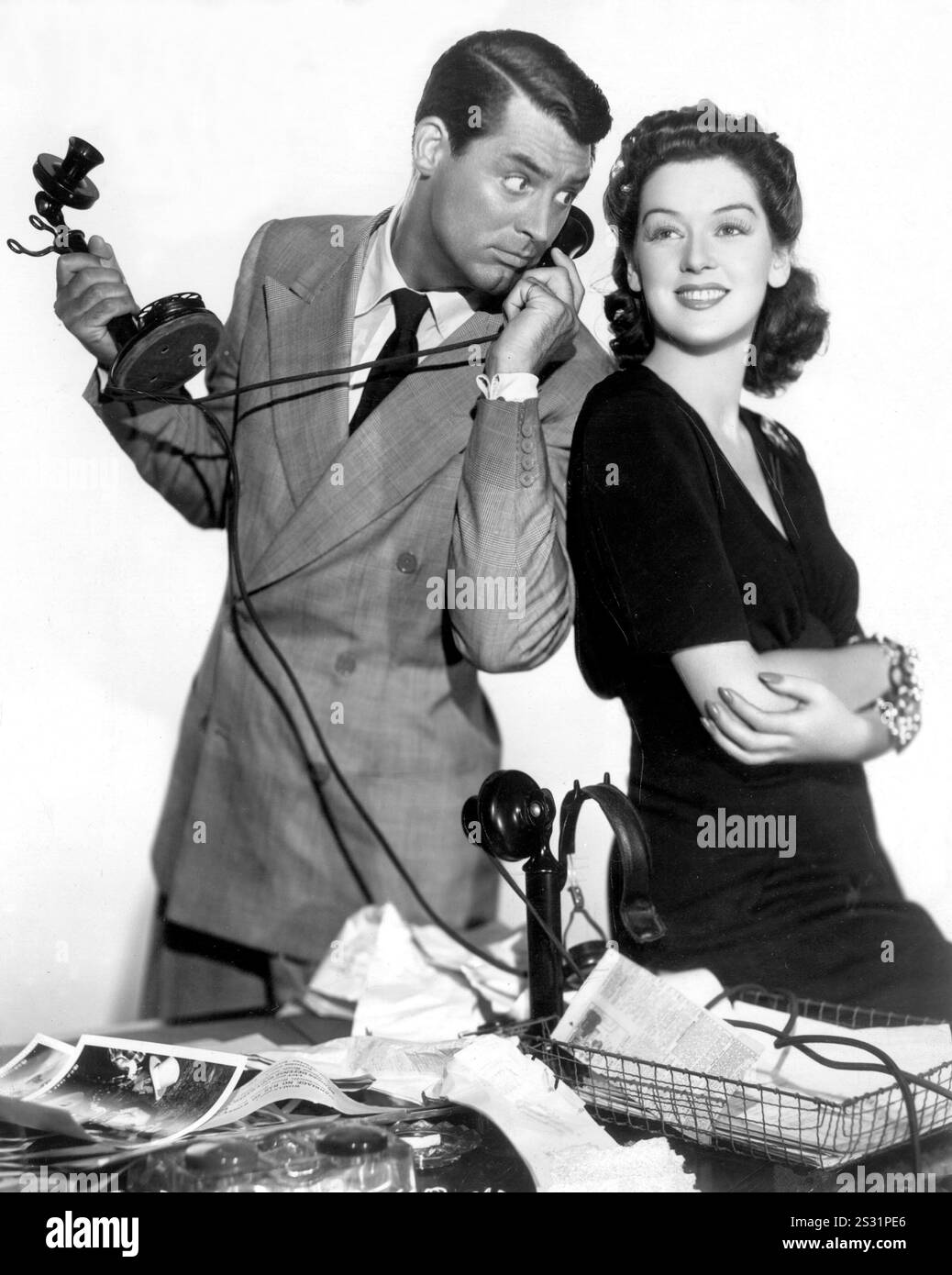 Cary grant et rosalind russell Banque de photographies et d’images à ...