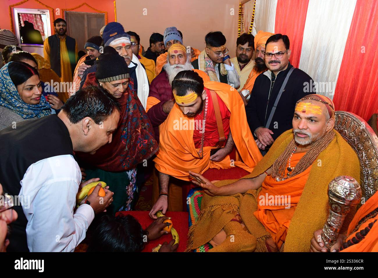 Prayagraj, Uttar Pradesh, Inde. 8 janvier 2025. Prayagraj : les dévots ...