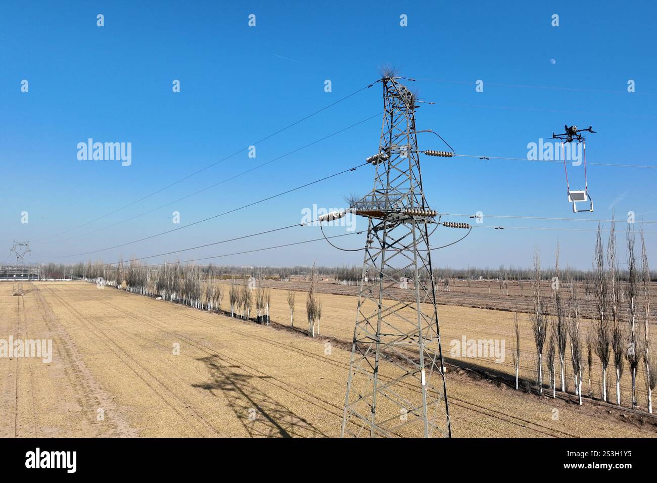 YINCHUAN, CHINE - 9 JANVIER 2025 - les travailleurs du réseau d'État à ...