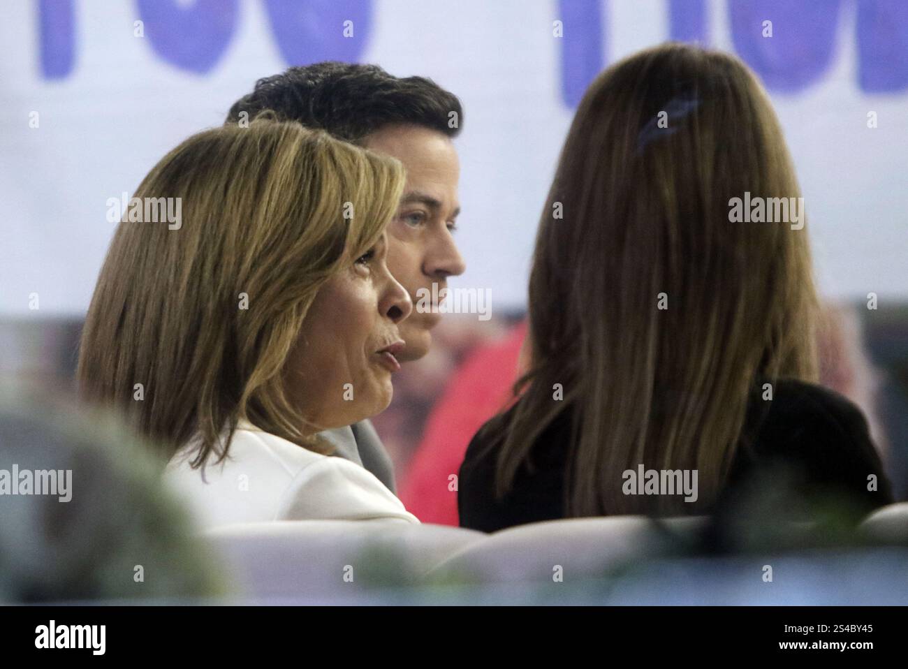 10 janvier 2025 Carson Daly, Hoda Kotb, Savannah Guthrie on Hoda's Farewell Show on Today Show ...