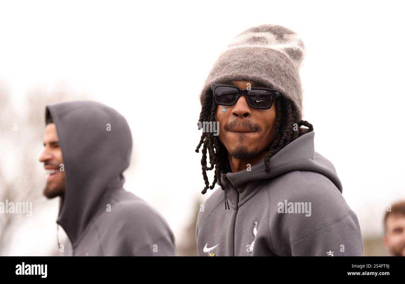 Le djed Spence de Tottenham Hotspur arrive avant le match de troisième ...