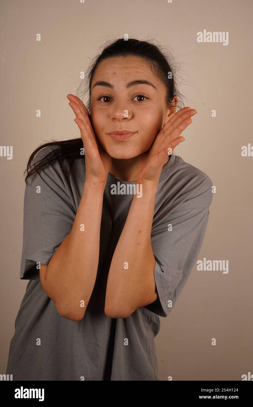 L'expression capte de manière vivante un moment d'étonnement et de ...