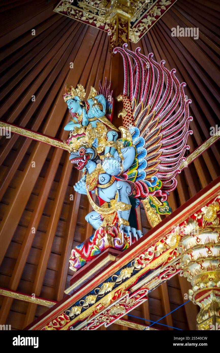 Statue de Garuda dans la grotte des éléphants de Goa Gajah, Bedulu ...