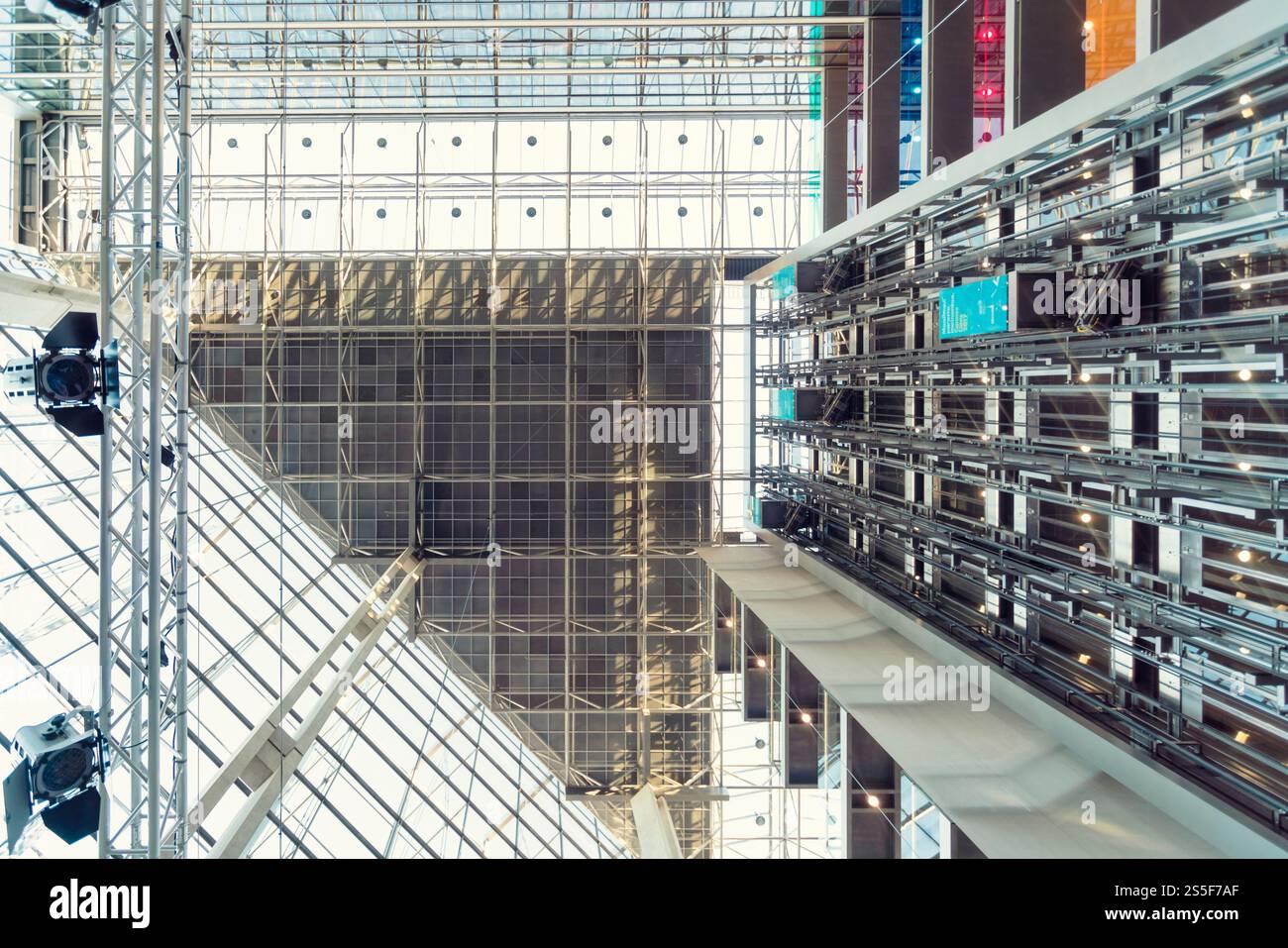 Steel beams and ceiling Banque de photographies et d’images à haute ...