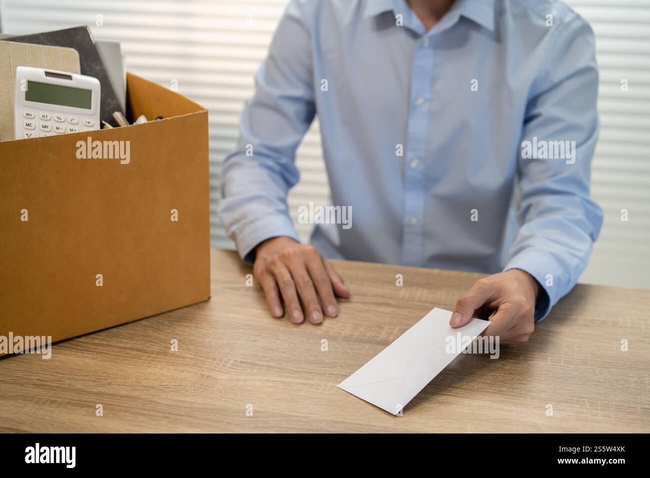 Envoyer la lettre de démission au patron et tenir les trucs ...