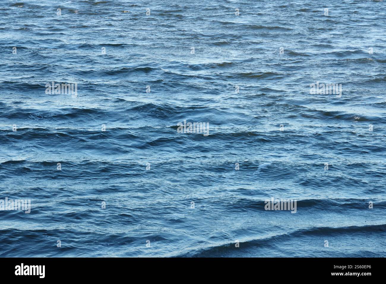 Les eaux déchaînées de la rivière. Vue de dessus de la texture d ...