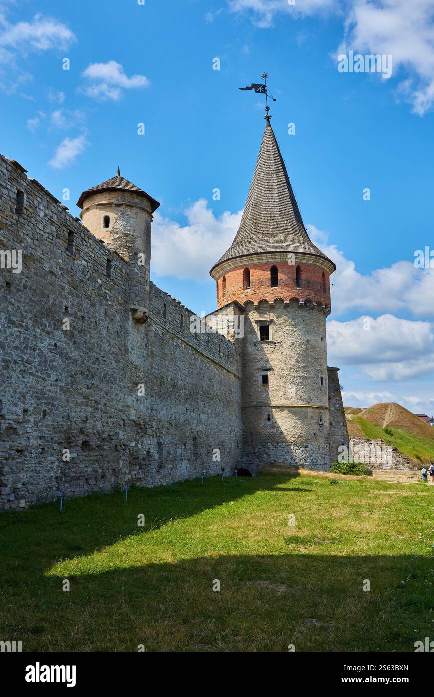 Château dans la partie historique de Kamianets-Podilskyi, Ukraine. C ...