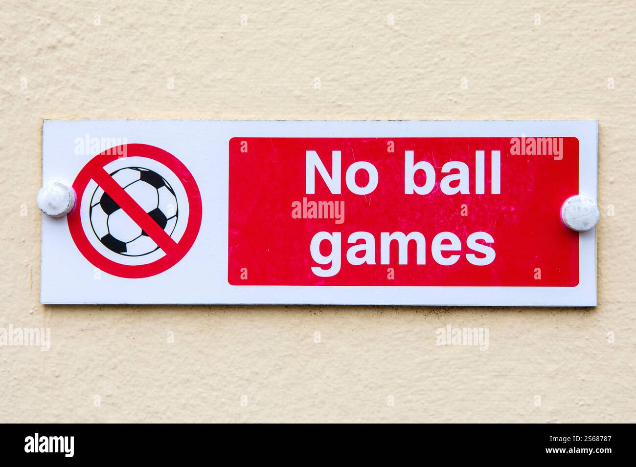 No ball games warning sign Banque de photographies et d’images à haute ...