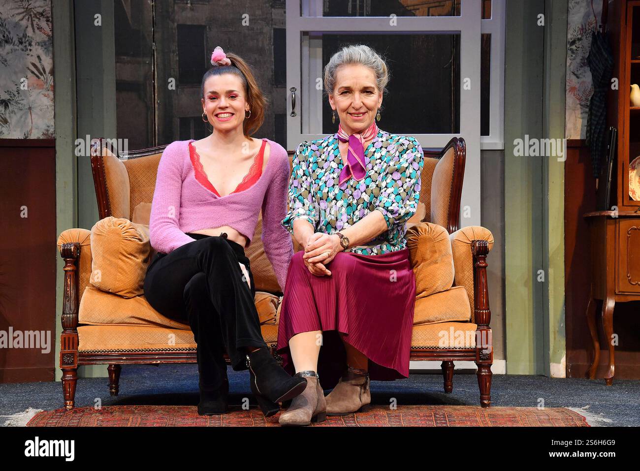 Franziska Ferrari und Irene Schwarz BEI der „Hausmeister Krause - du ...