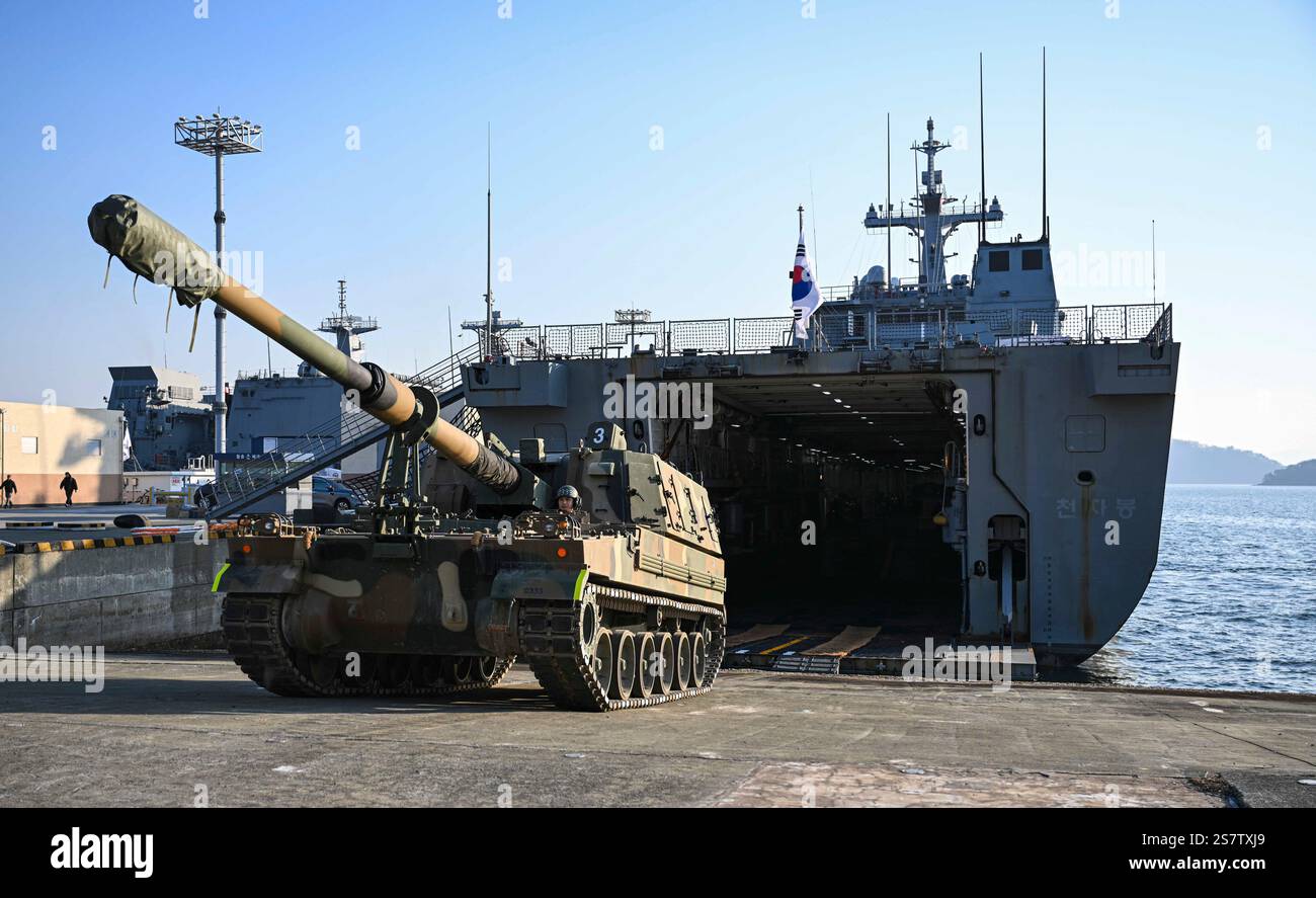Séoul, CORÉE DU SUD. 17 janvier 2025. 20 janvier 2025-Séoul, Corée du Sud-ROK Navy LST (Cheon Ja ...