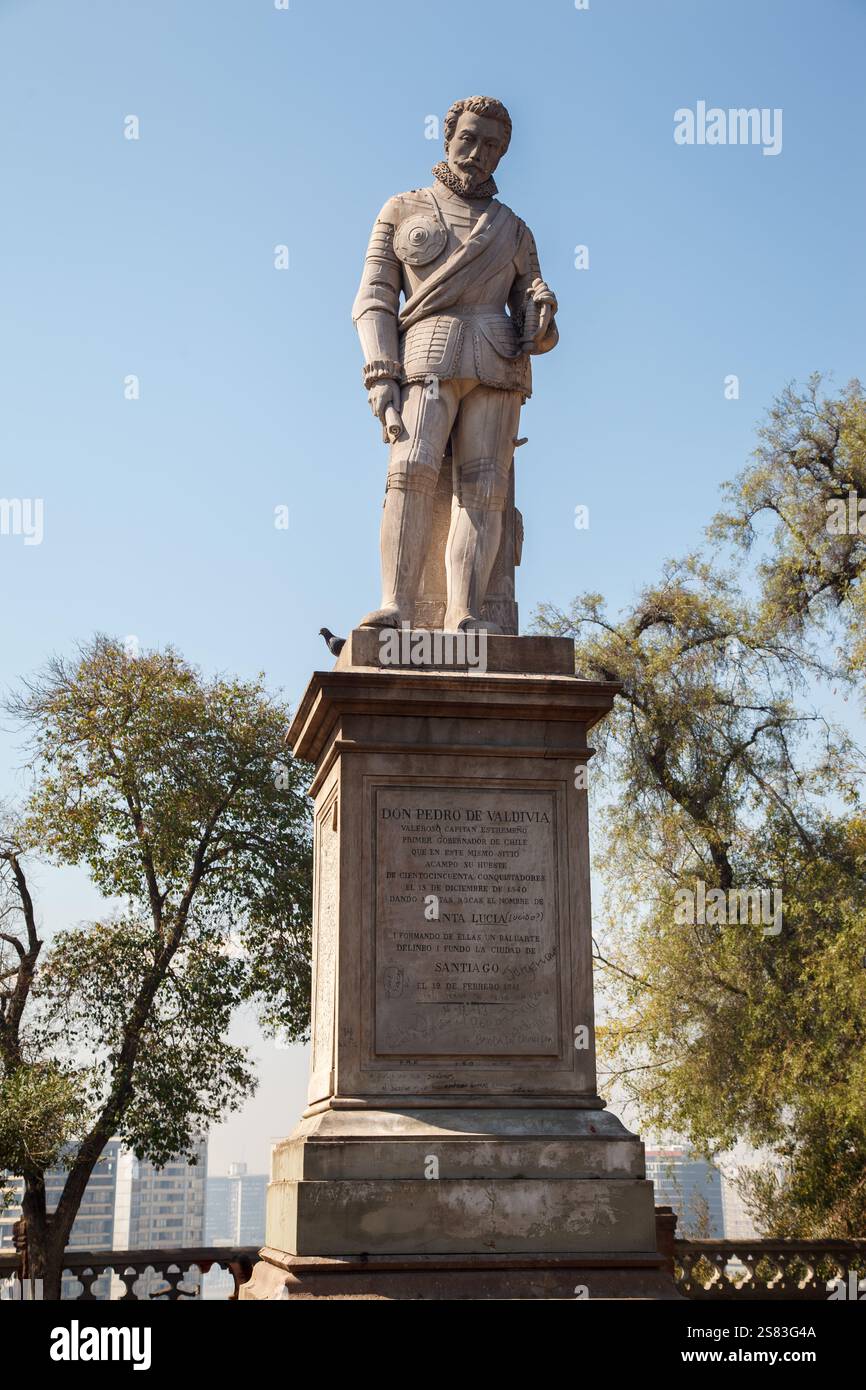 Le monument Pedro de Valdivia et Castillo Hidalgo ruines fortfied ...