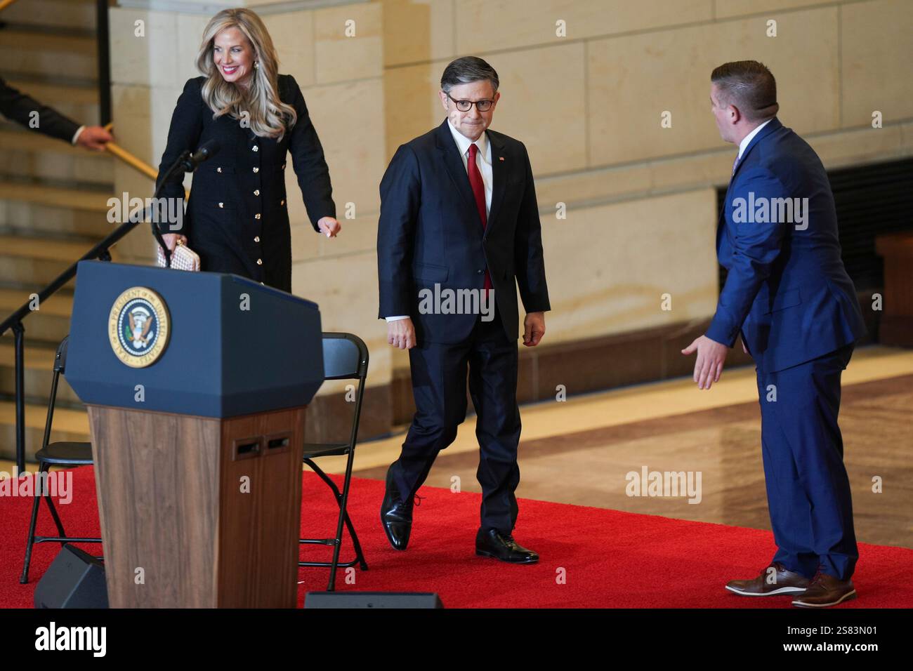 Le président de la Chambre, Mike Johnson, et son épouse, Kelly Lary ...
