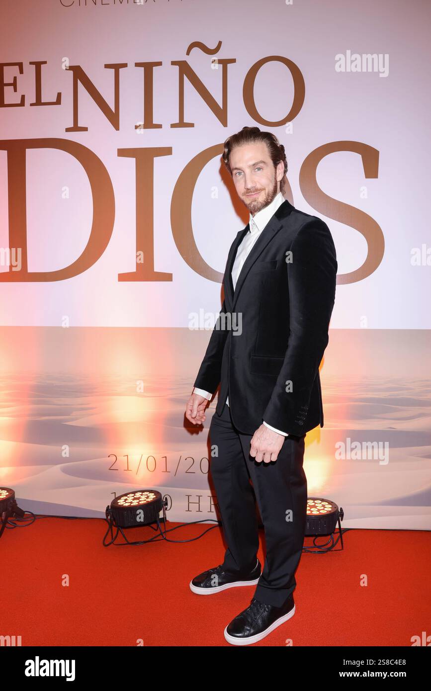 Première du film El Nino Dios Eugenio Siller assiste au tapis rouge ...