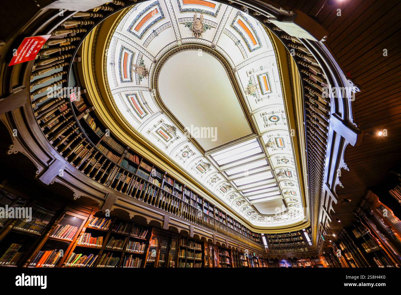 Bibliothèque en bois dans le Palais minier, Faculté d'ingénierie, UNAM ...