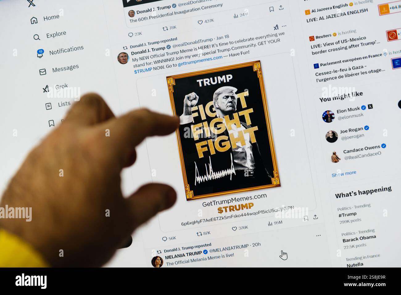 Paris, France - 20 janvier 2025 : un utilisateur interagit avec un ...