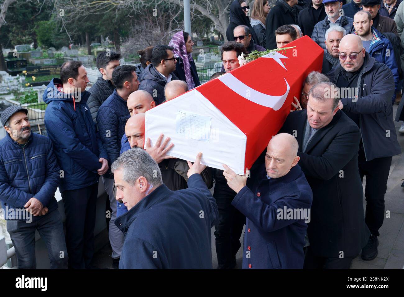 Uskudar, Istanbul, Turquie. 23 janvier 2025. Les personnes en deuil ...