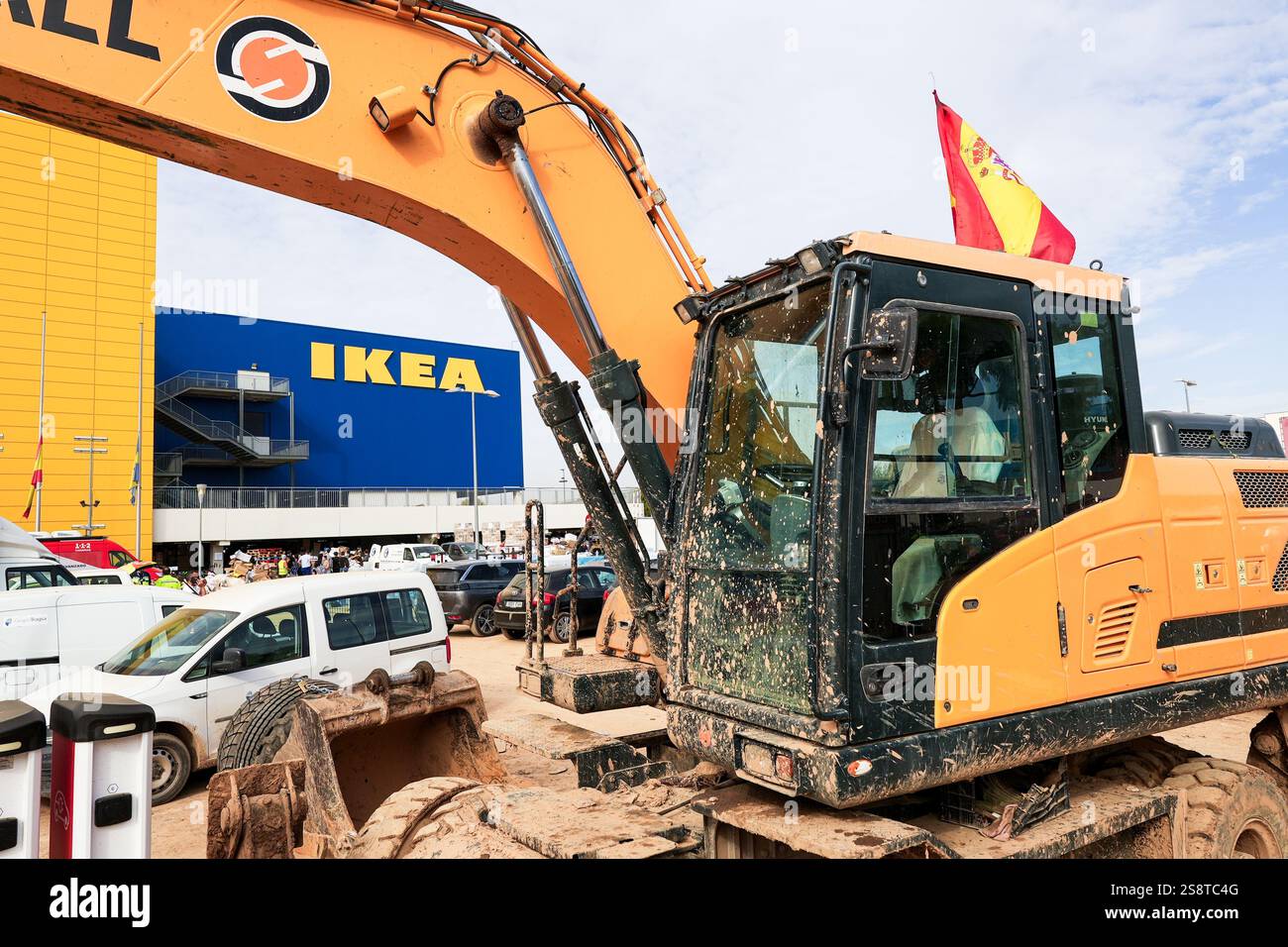 Cabine d'excavatrice et logo IKEA au poste de commandement de ...