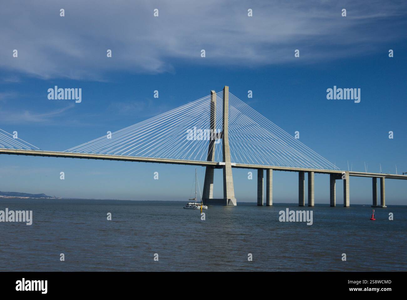 Pont vasco da gama lisboa Banque de photographies et d’images à haute ...