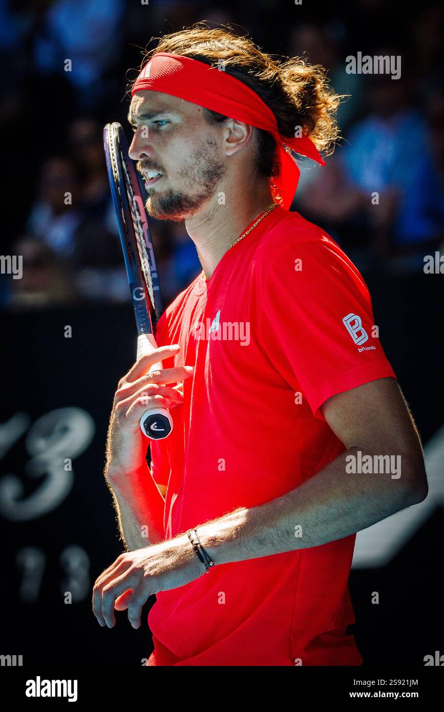 L'Allemand Alexander Zverev photographié en action lors d'un match de tennis entre le serbe ...